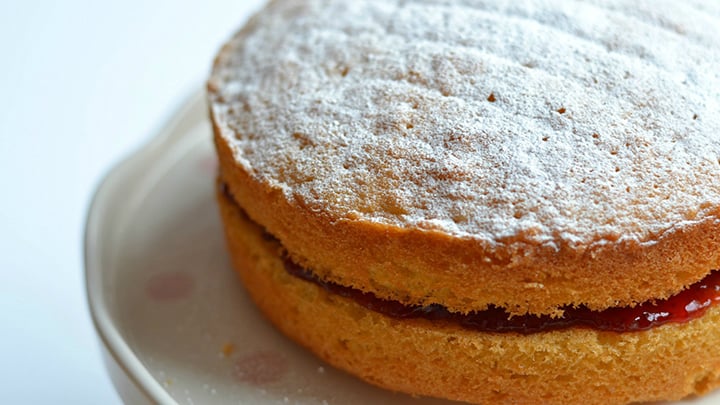 Hazelnut sponge cake with raspberry chocolate cream - Starts at 60