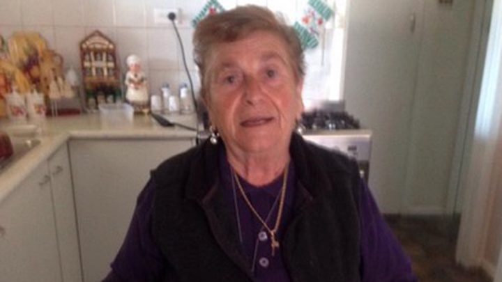 Nonna gets angry at her new iPhone! - Starts at 60