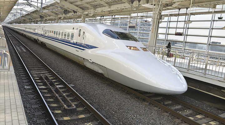 The fastest train ever makes rail in Australia interesting - Starts at 60