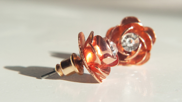 The earring revelation that is blowing peoples’ minds… were you shocked ...