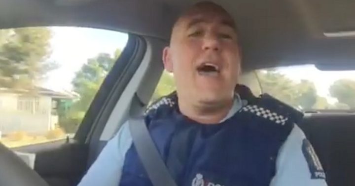 NZ policeman goes viral with singing Easter message - Starts at 60
