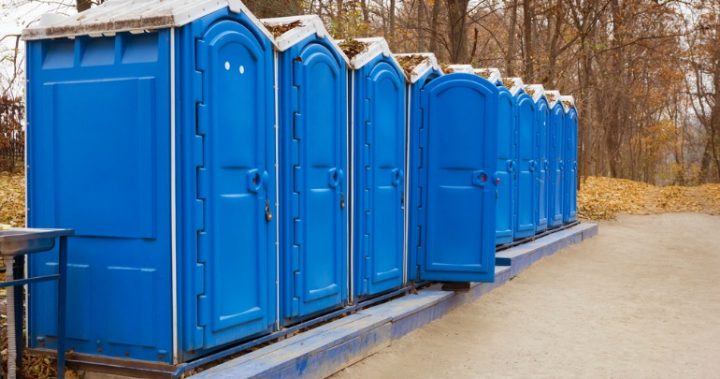 Viral portaloo video has the internet world crossing their legs ...
