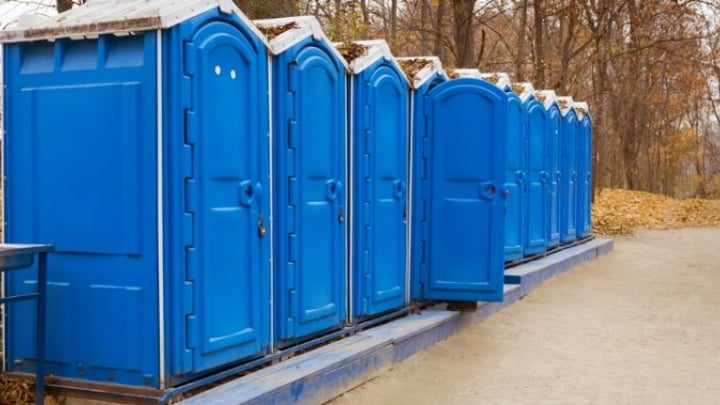 Viral portaloo video has the internet world crossing their legs ...