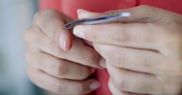 How To Remove A Tiny Invisible Splinter HOWTORMEOV