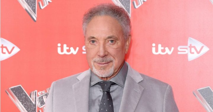 Tom Jones gives update on health after hip replacement surgery - Starts ...