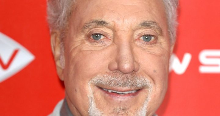 Video catches Tom Jones thrilling TV audience with surprise song ...