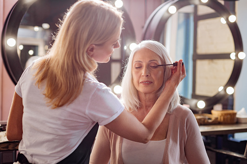 Simple Make Up Tricks That Can Disguise Heavy Droopy Eyelids Starts