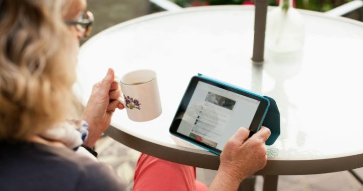 iPad use a serious pain in the neck for women: Study - Starts at 60