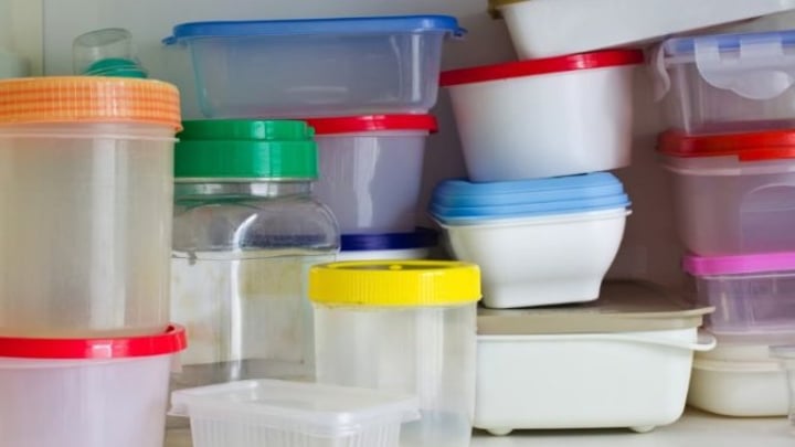 ‘Appalled’ customers slam Coles and Woolies over plastic container ban ...