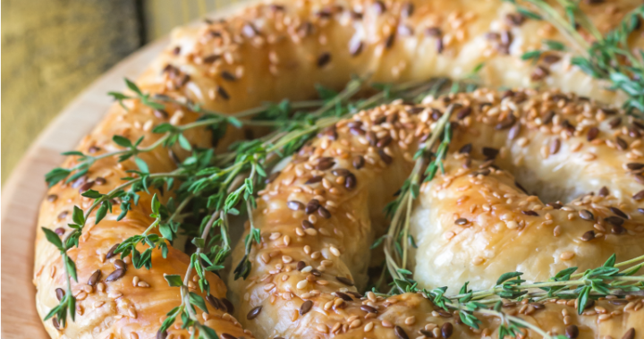 Tasty pumpkin scroll with feta - Starts at 60