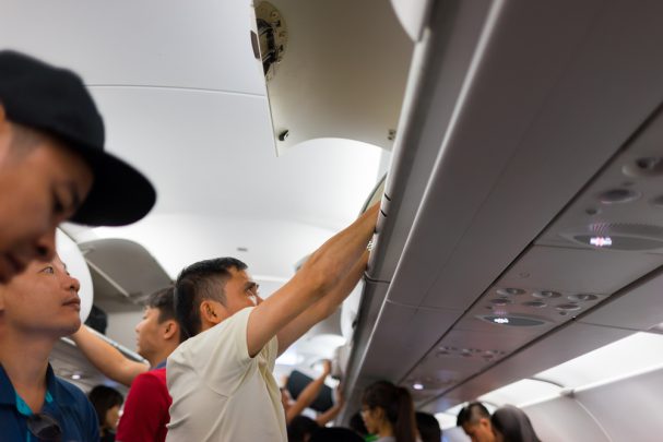 Weight issue gets 40 passengers kicked off plane - Starts at 60