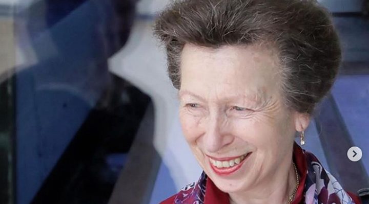 Magical in magenta! Princess Anne makes rare fashion move in vibrant ...