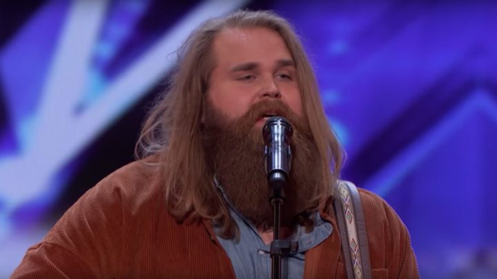 Singer’s haunting rendition of ‘Imagine’ leaves audience in tears ...
