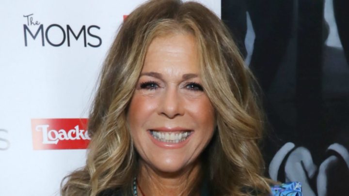 Rita Wilson shakes up premiere tradition in sneakers and vibrant floral ...