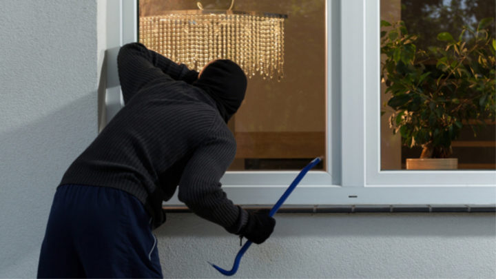 Daily Joke: A burglar broke into a house - Starts at 60
