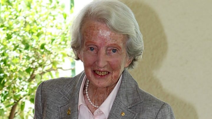 Obstetrician who helped over 60,000 women, Dr Catherine Hamlin, dies ...