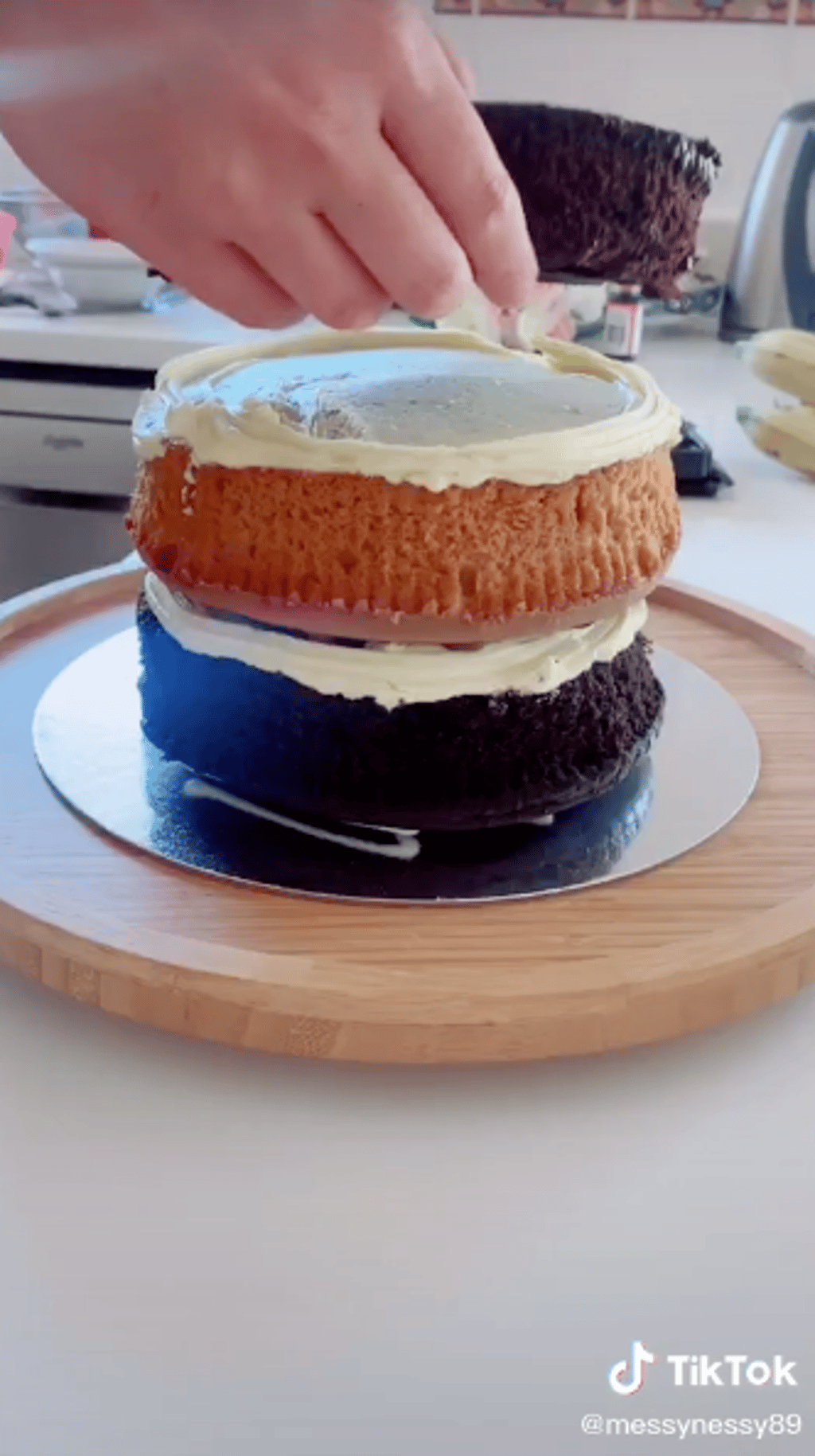 Home cook’s amazing wedding-worthy creation using $4 Woolies mud cakes ...