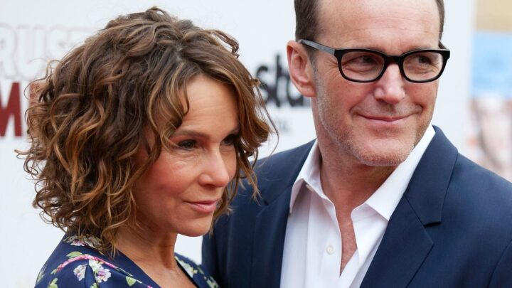 Jennifer Grey’s husband files for divorce after 19 years together ...