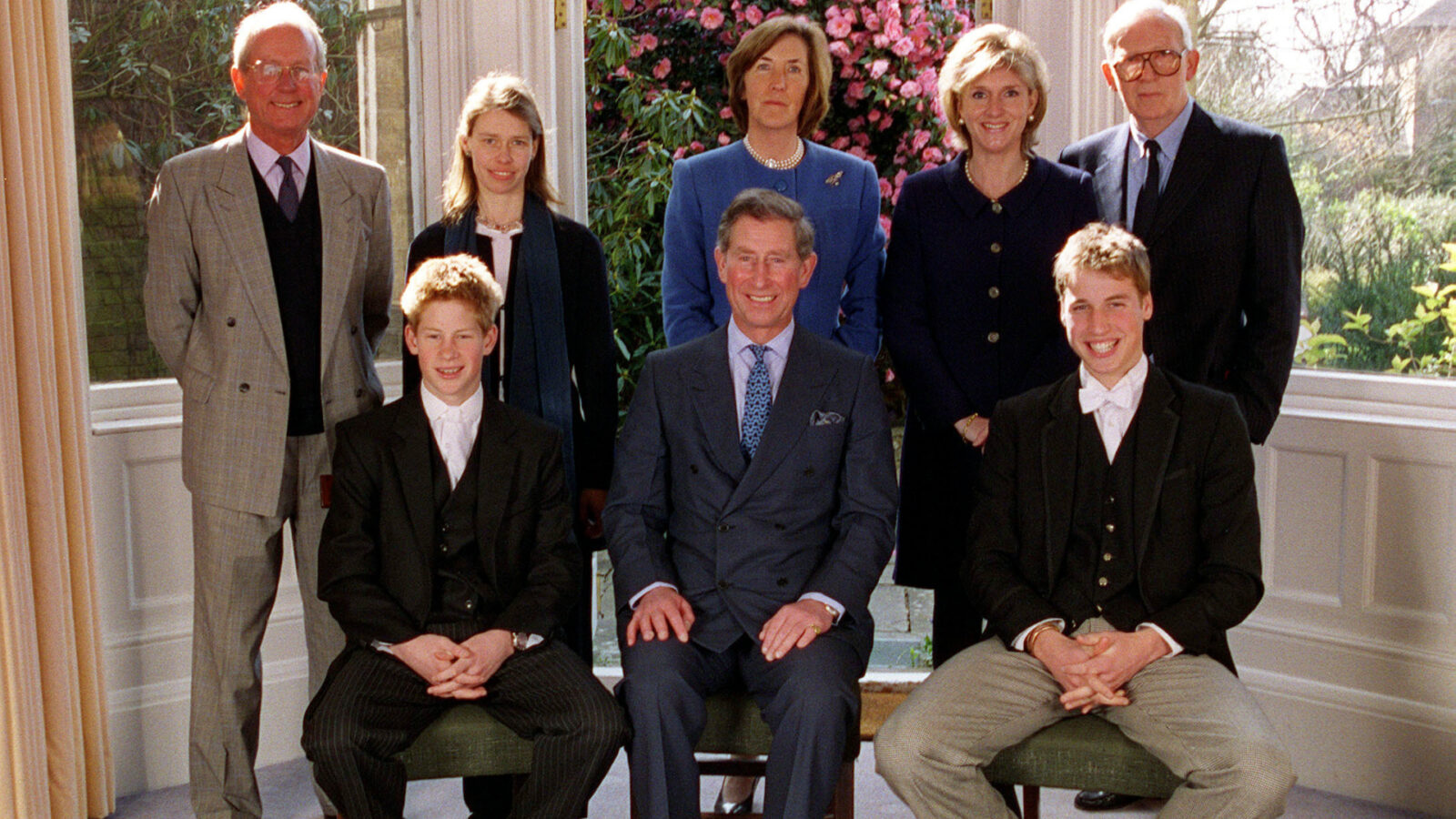 Queen’s heartbreak as close friend Lord Samuel Vestey dies aged 79 ...