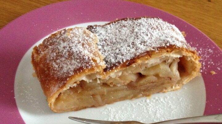 Quick and easy apple strudel - Starts at 60
