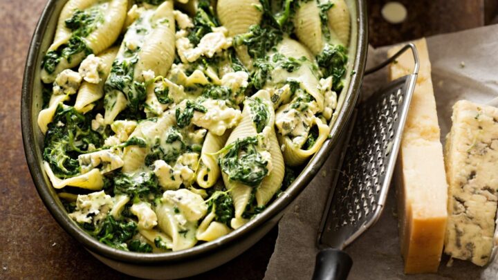 Jumbo seashell pasta with spinach, Parmesan and blue cheese - Starts at 60