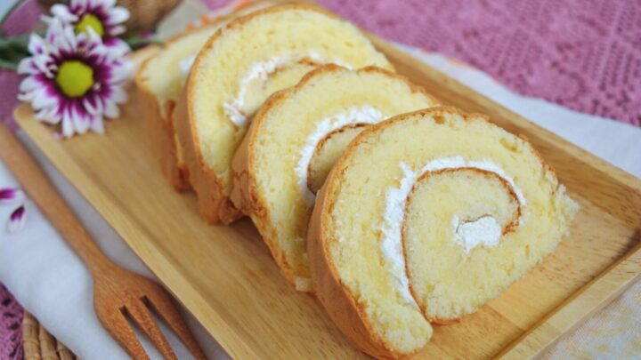 Old-fashioned custard cream Swiss roll - Starts at 60