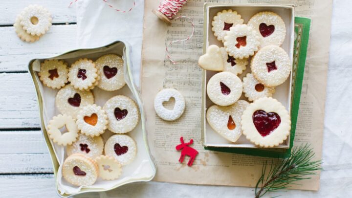 12 Recipes of Christmas: Shortbread cut-out biscuits with jam - Starts ...