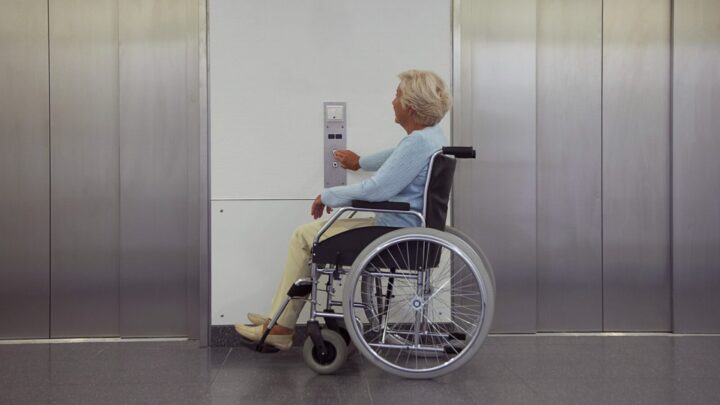 Daily Joke: The magic elevator - Starts at 60