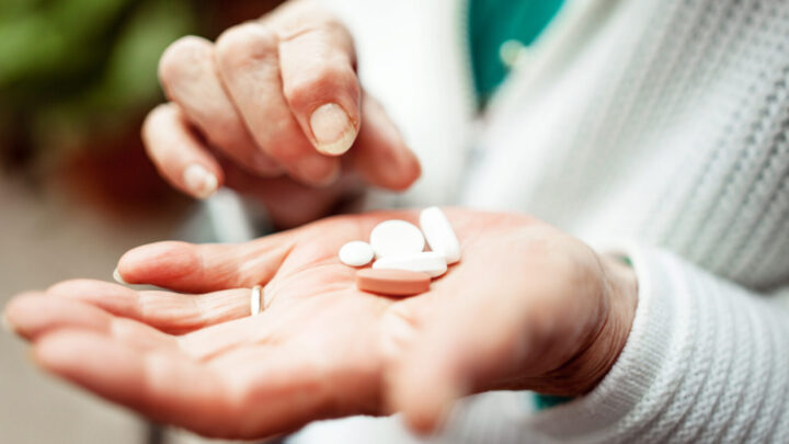 Helpful tips for managing medications for seniors made simple - Starts ...
