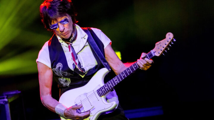 Acclaimed rockstar Jeff Beck dies, age 78 - Starts at 60