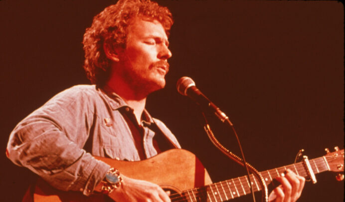 ‘Brilliant’ folk singer Gordon Lightfoot dies, age 84 - Starts at 60