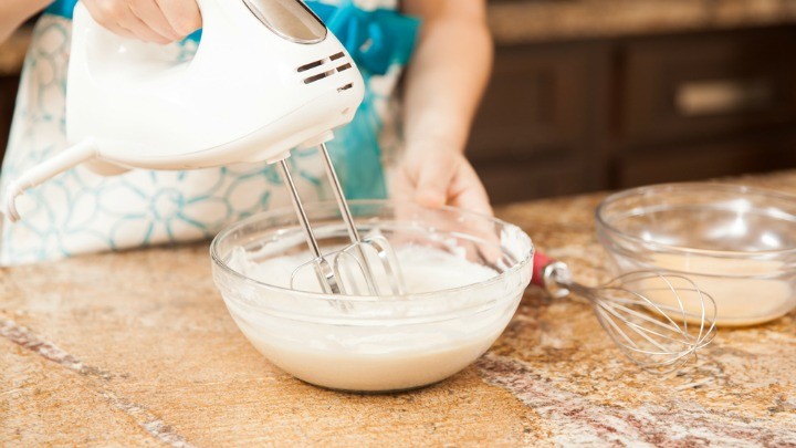 Life hack: A neat way to top the splatter from your batter - Starts at 60